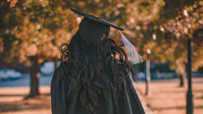 As Melhores Poses para Fotos de Formatura Individual | Arthur Caliman